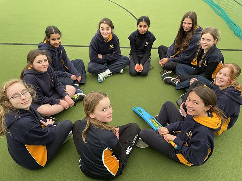 Under 13s girls compete in Exeter and Mid Devon softball cricket ...